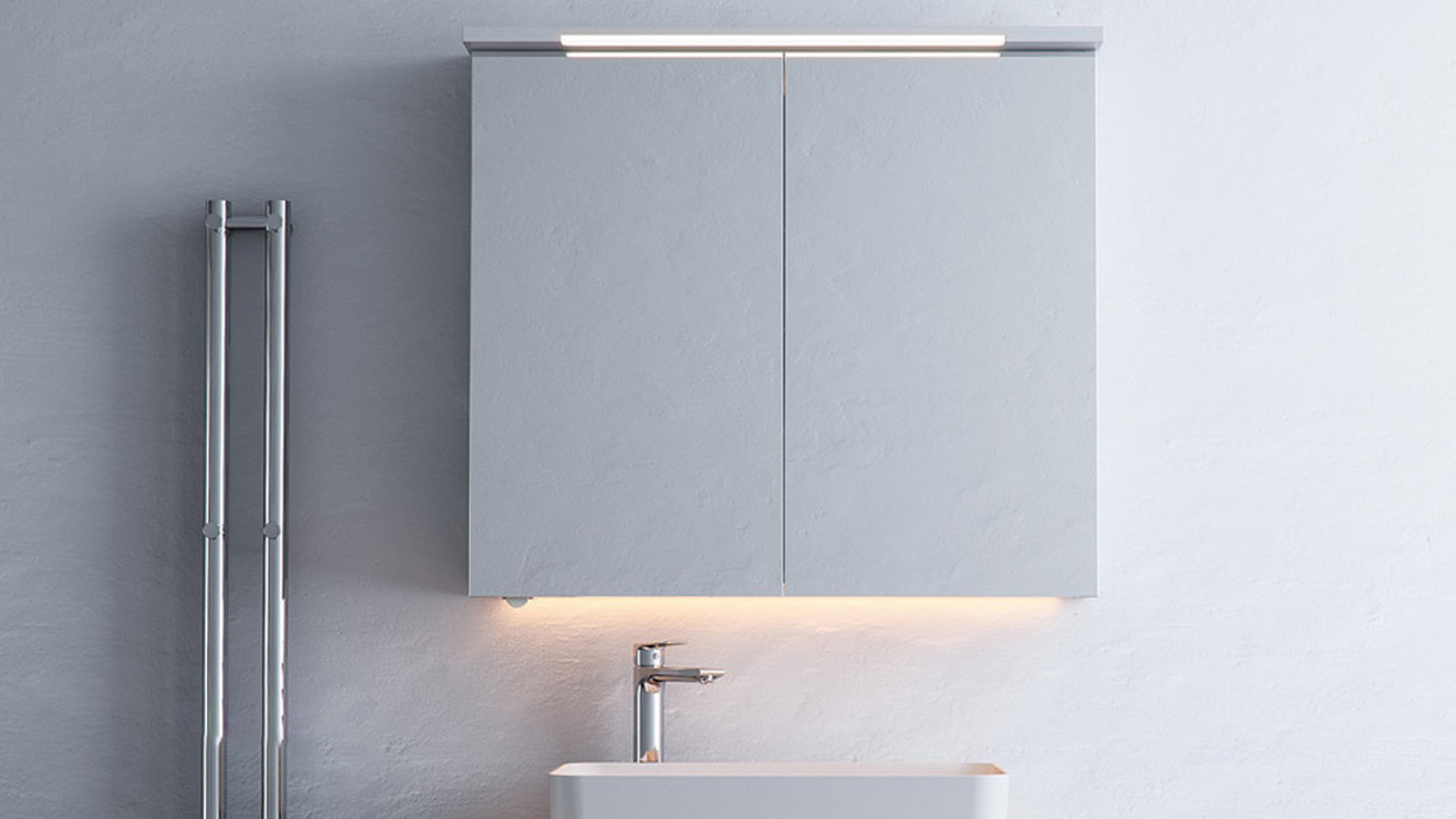 Svedbergs Speilskap: LED Lys & Smart Oppbevaring - Bad.no